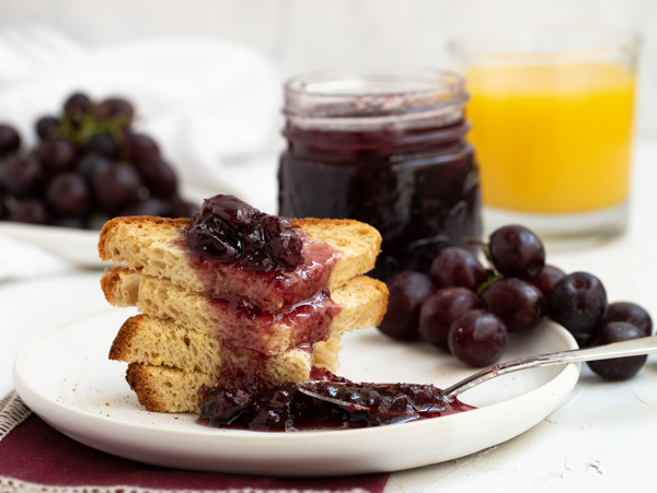 Easy Grape Jam {no pectin added} | A Baker's House
